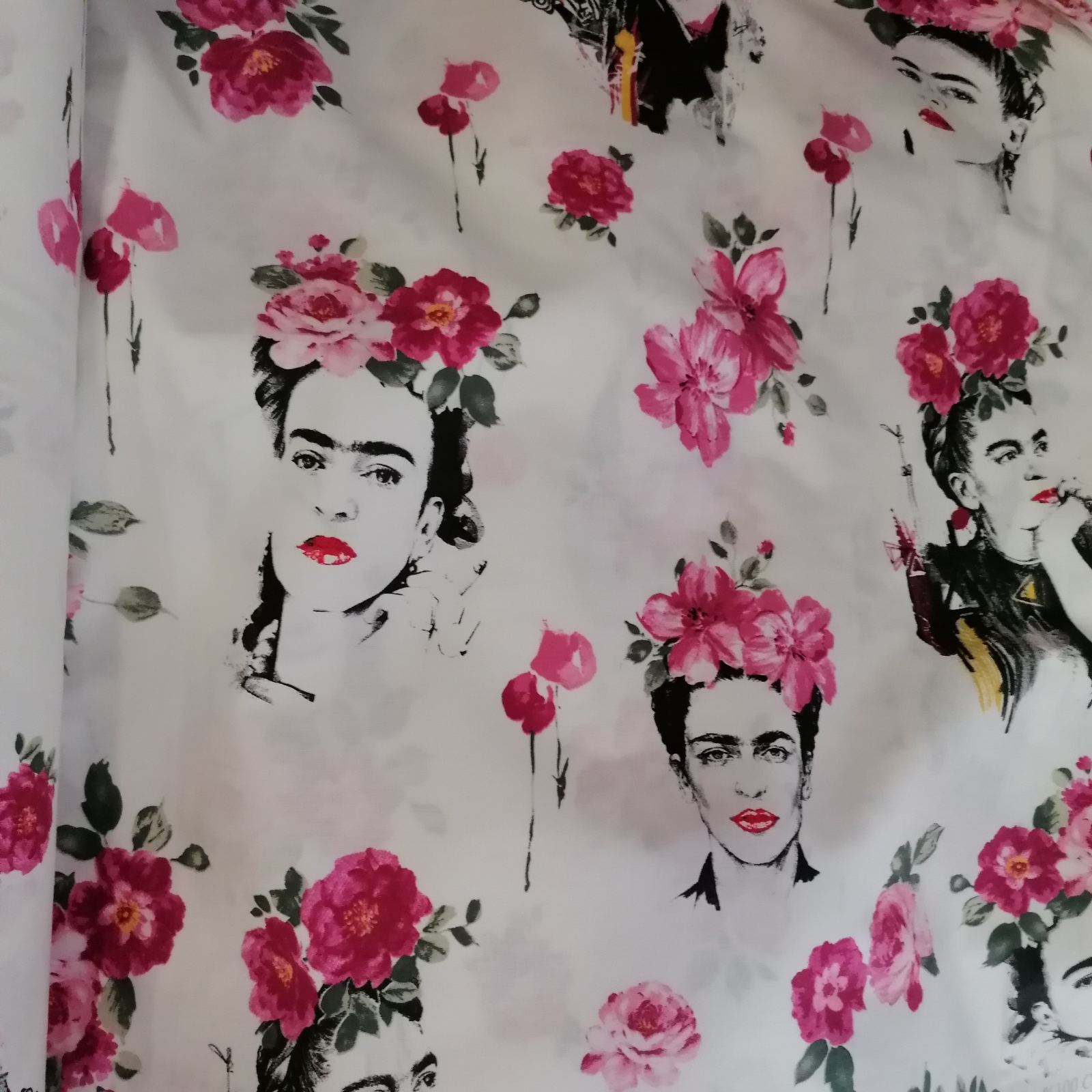 ΒΑΜΒΑΚΕΡΟ ΦΡΙΝΤΑ ΚΑΛΟ ( Frida Kahlo ) ΕΚΡΟΥ – ΓΙΑΝΝΗΣ ΚΑΛΥΚΑΚΗΣ ΥΦΑΣΜΑΤΑ