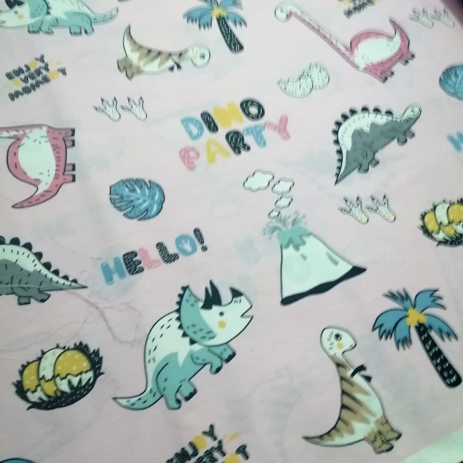 ΒΑΜΒΑΚΕΡΟ DINO PARTY ΡΟΖ ΔΙΠΛΟΦΑΡΔΟ – ΓΙΑΝΝΗΣ ΚΑΛΥΚΑΚΗΣ ΥΦΑΣΜΑΤΑ